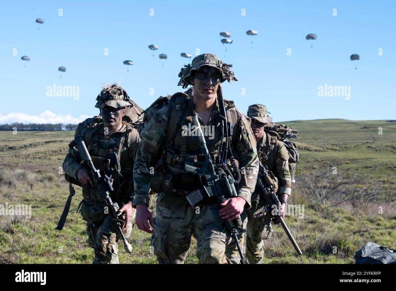 Pohakuloa Training Area, Hawaii, USA. 7th Oct, 2024. U.S. Army Soldiers ...