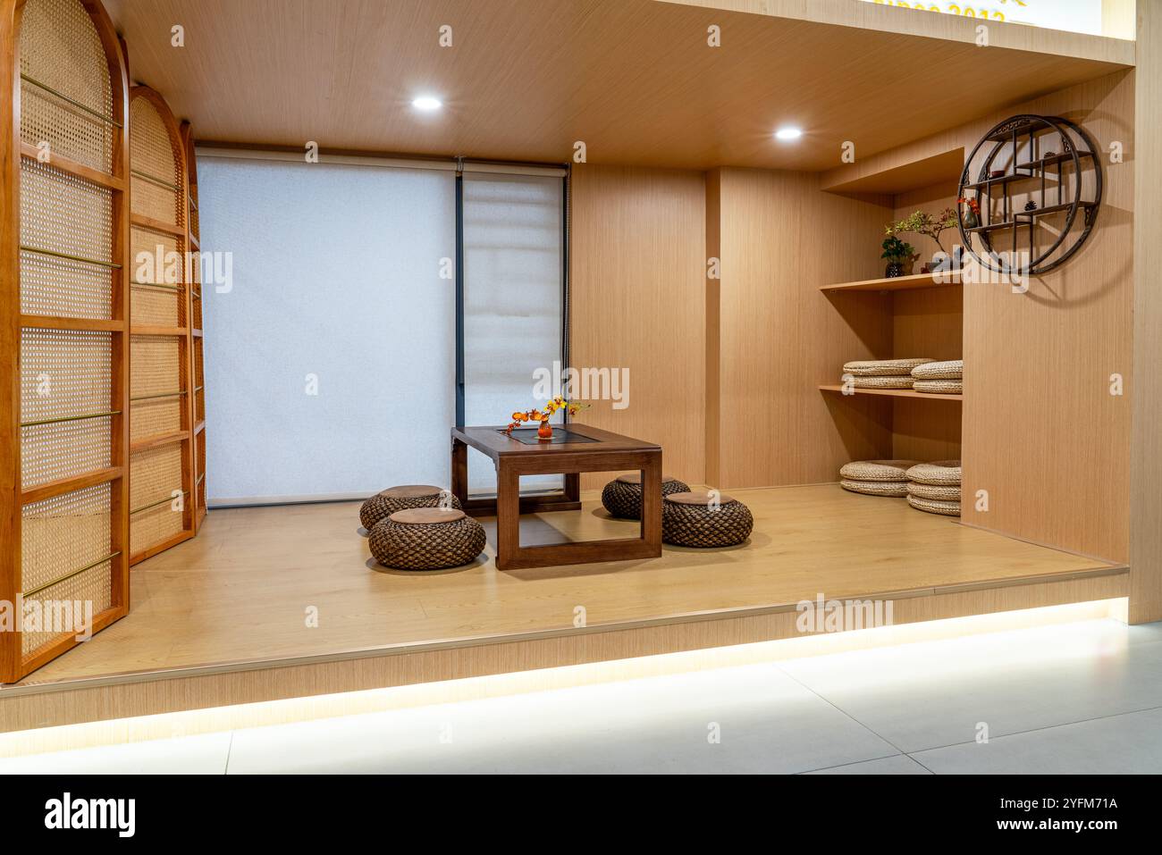 Indoor Japanese-style leisure reception area, living room design Stock ...