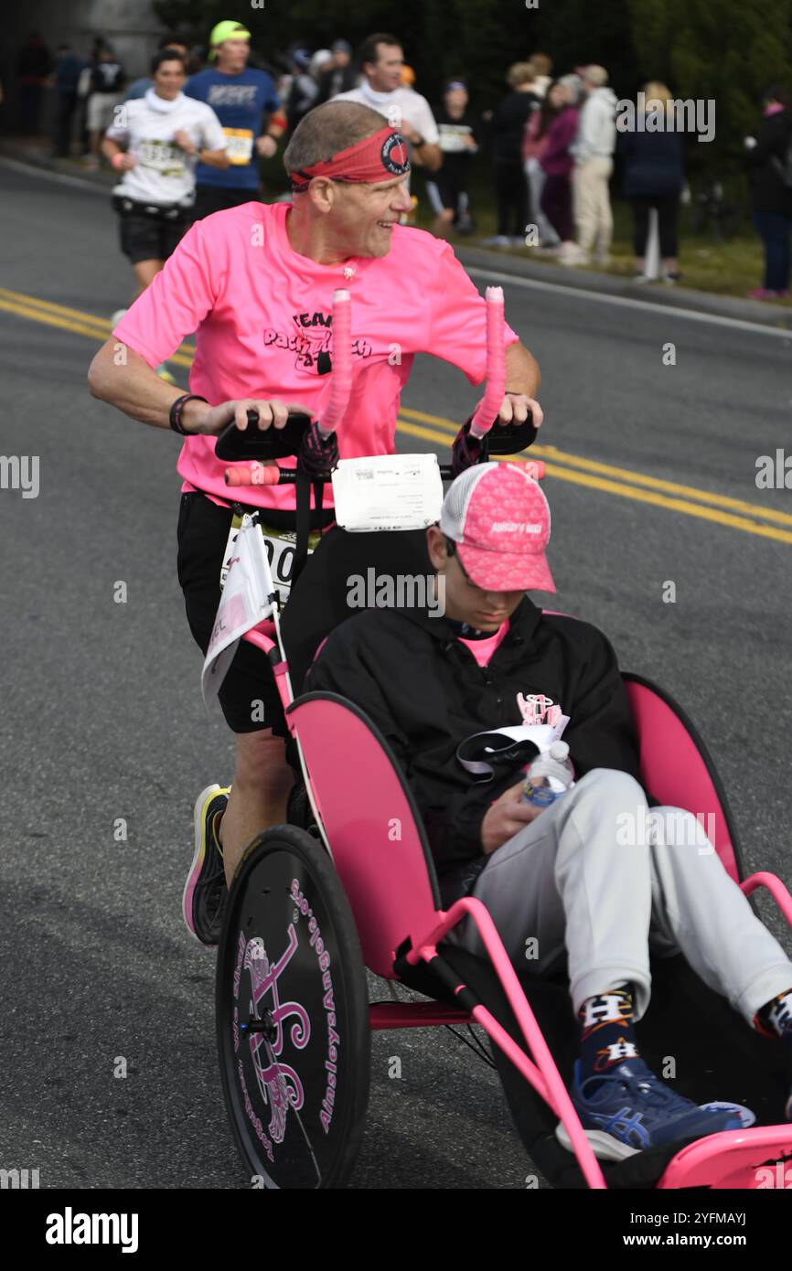 Wheelchair athlete pushing hi-res stock photography and images - Alamy