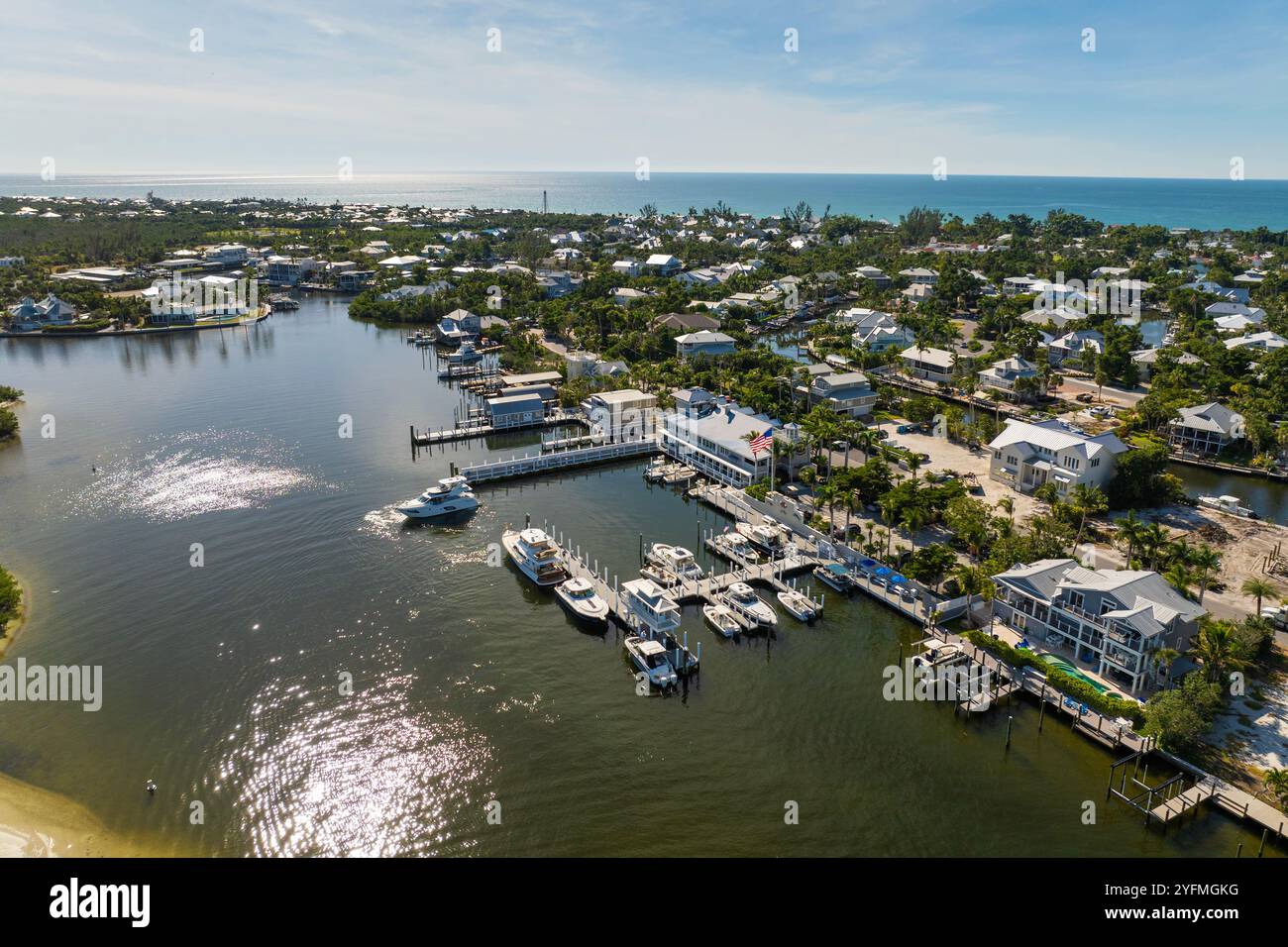 Expensive waterfront houses between green palm trees in Boca Grande ...