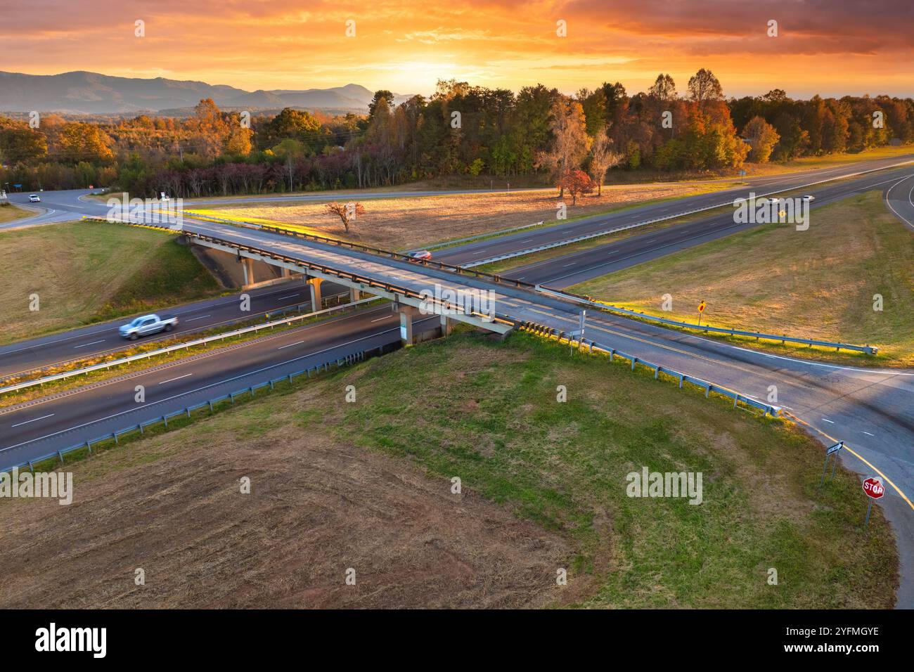 American freeway intersection fast driving hi-res stock photography and ...