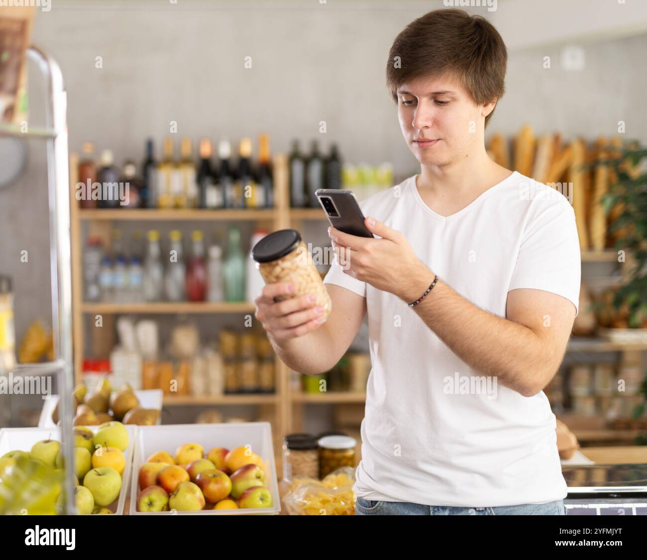 Guy scanning qr code hi-res stock photography and images - Alamy