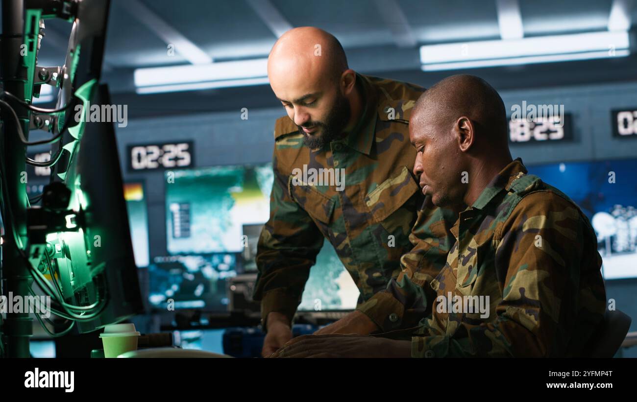 Soldier in military hq hi-res stock photography and images - Alamy