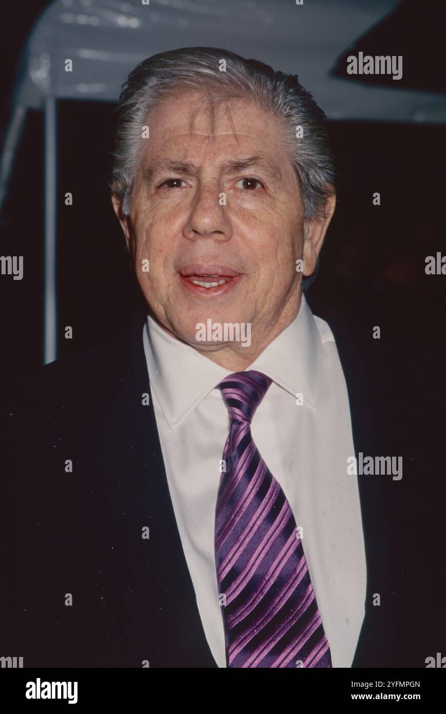 Carl Bernstein attends the premiere of "The Shipping News" at the ...