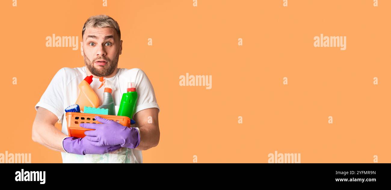 Man hands basket cleaning hi-res stock photography and images - Alamy