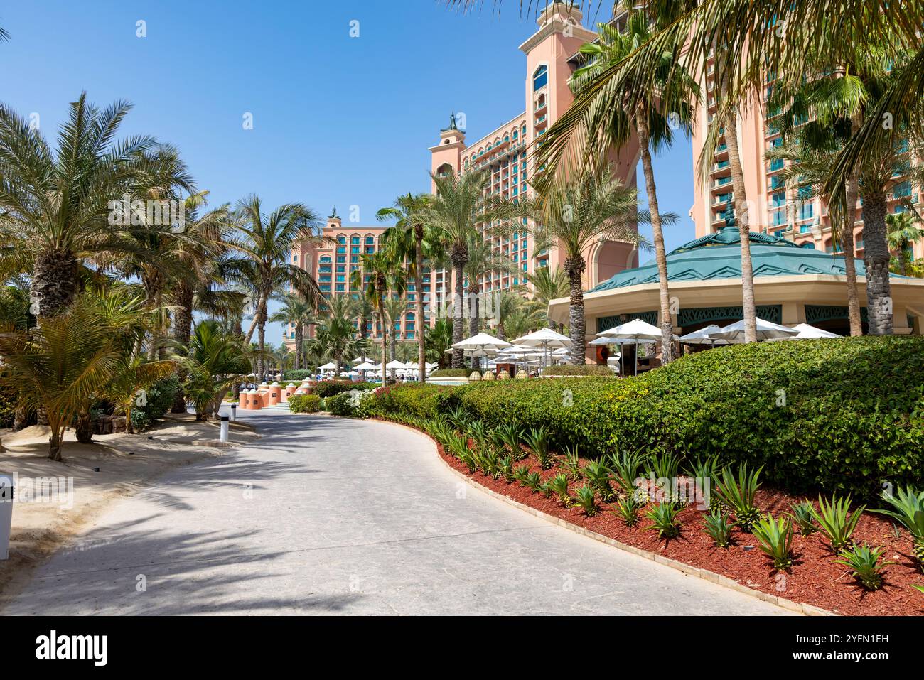 Gardens and driveway to Atlantis the Palm hotel in Dubai on the ...