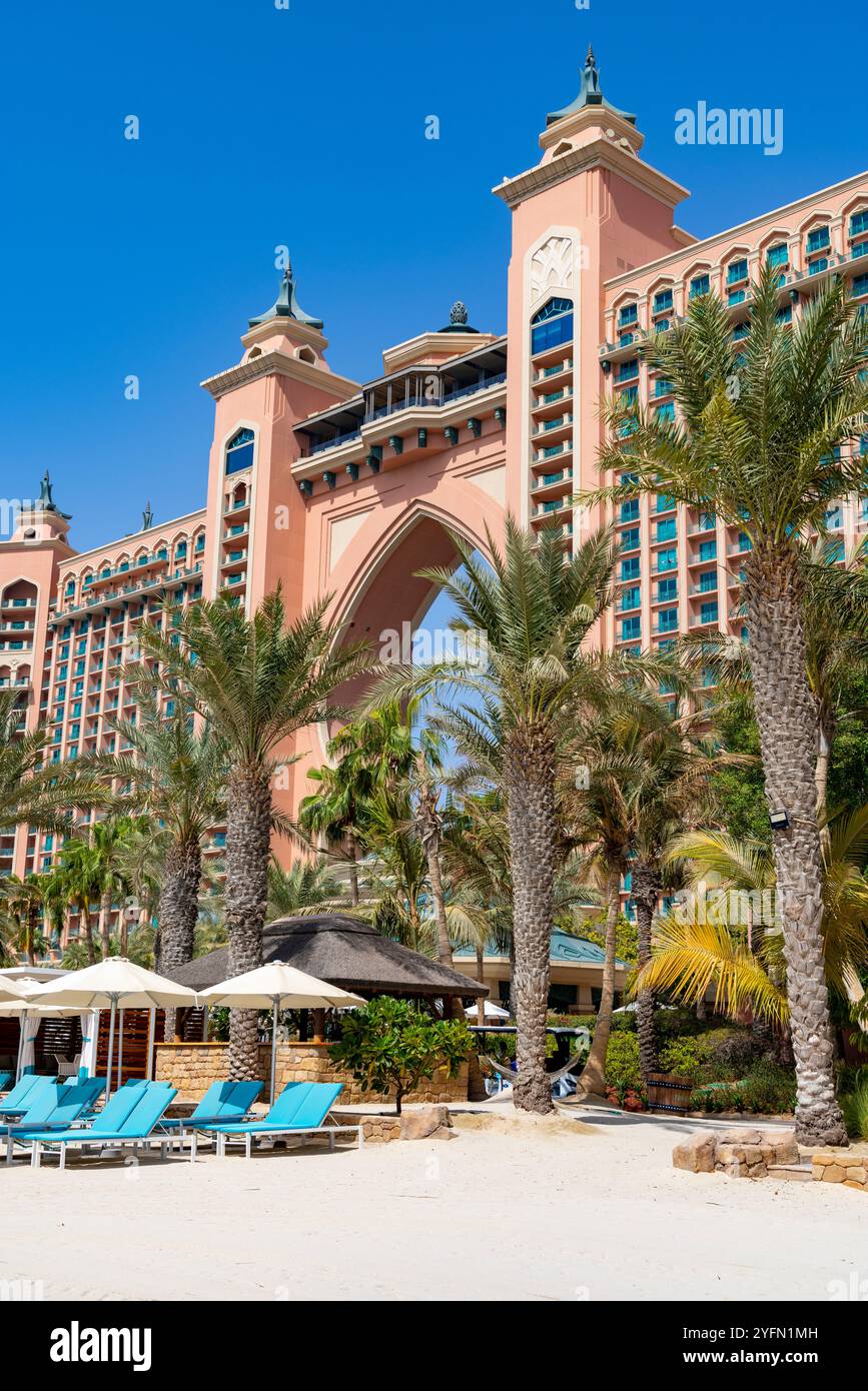 Exterior of 5 star luxury hotel, Atlantis the Palm hotel in Dubai with ...