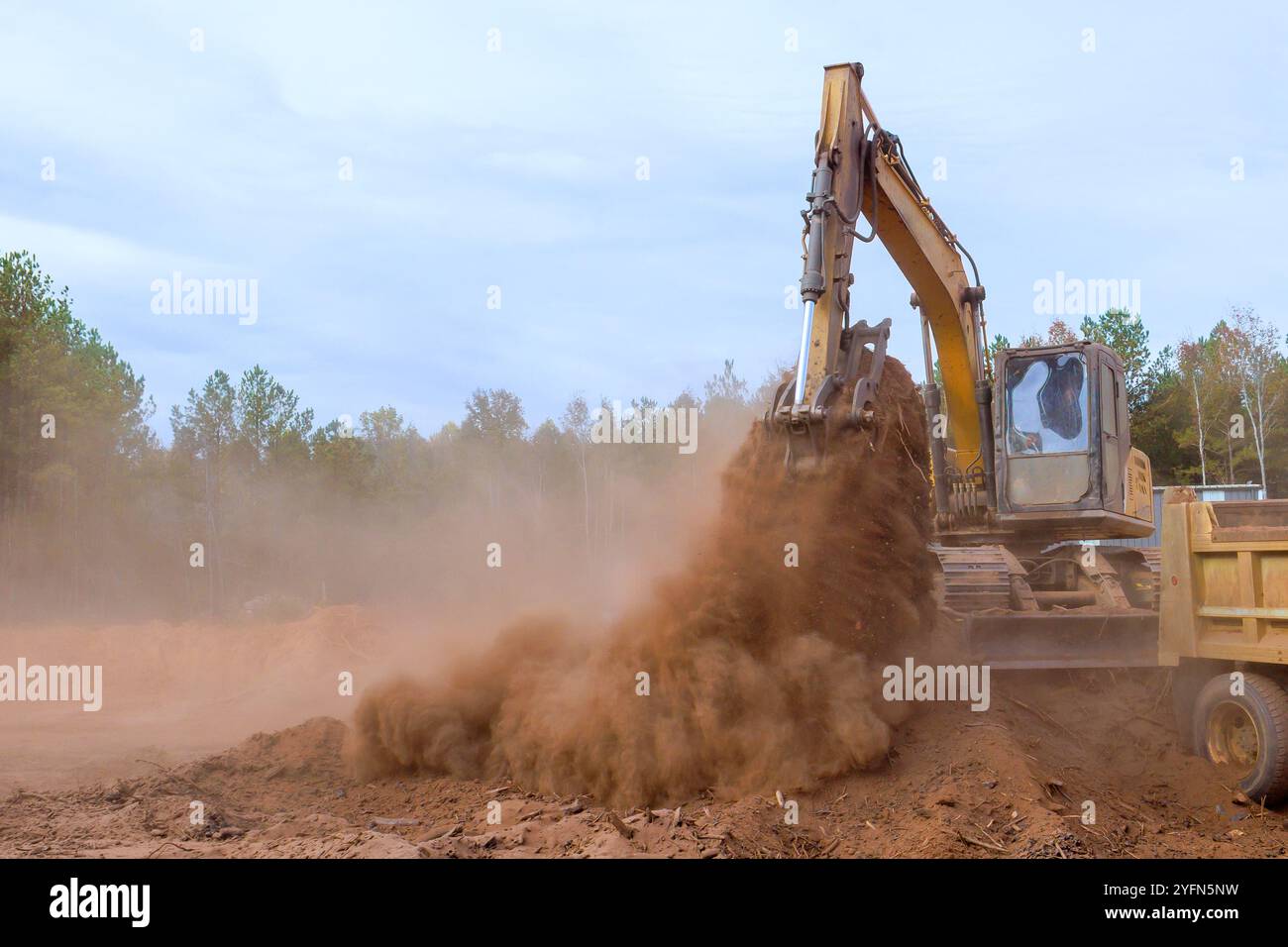 Backhoe loading haul truck hi-res stock photography and images - Alamy