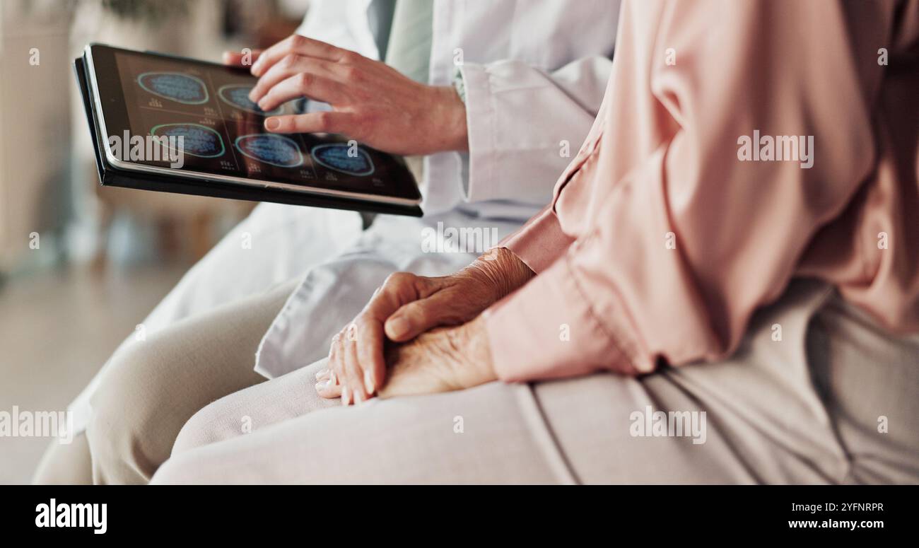 Dementia doctor working hi-res stock photography and images - Alamy