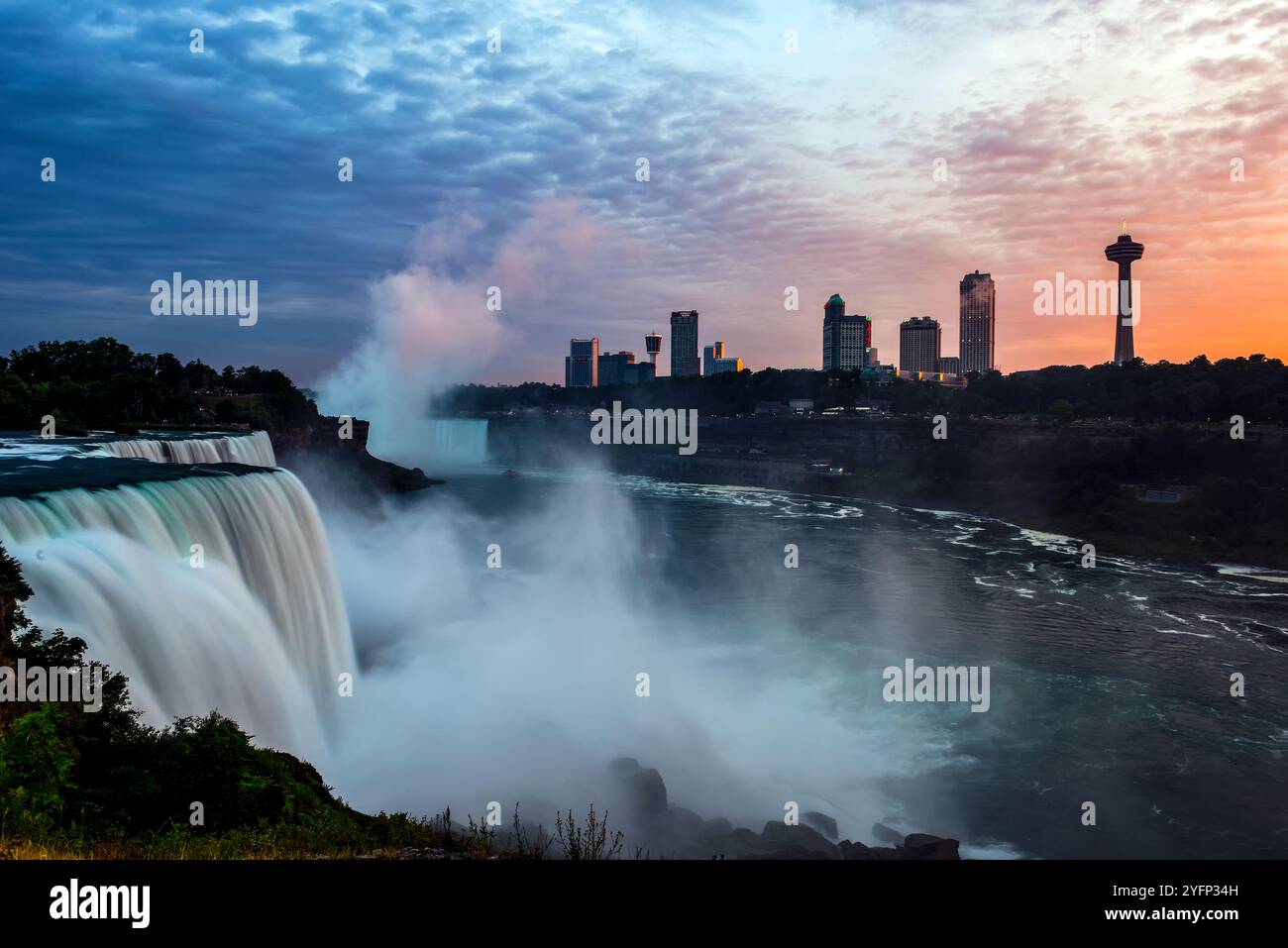Niagara falls at sunset hi-res stock photography and images - Alamy