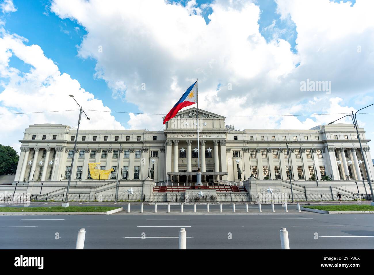 The exterior of the National Museum of Philippine Fine Arts in Manila ...