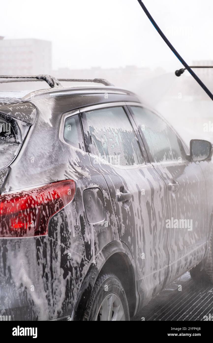 Suv being washed car hi-res stock photography and images - Alamy