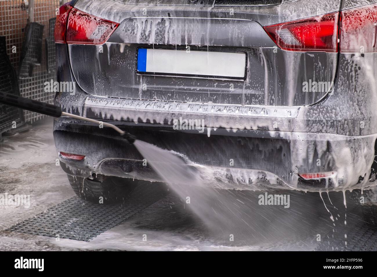 Suv being washed car hi-res stock photography and images - Alamy