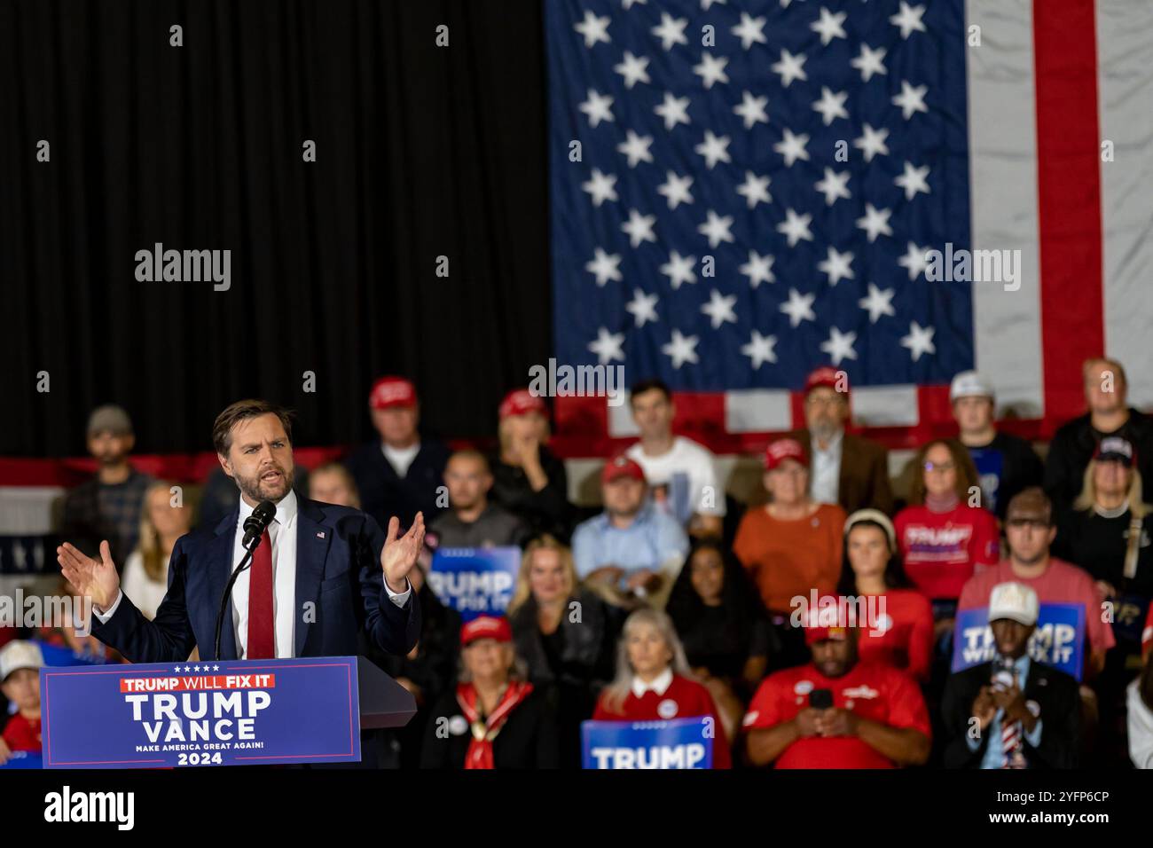 Atlanta, Georgia, USA. 04th Nov, 2024. Ohio Senator JD Vance speaks at ...