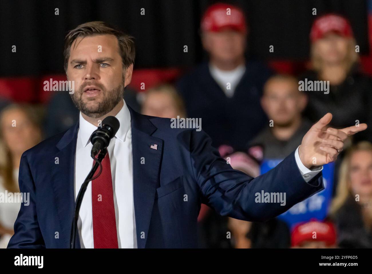 Atlanta, Georgia, USA. 04th Nov, 2024. Ohio Senator JD Vance speaks at ...