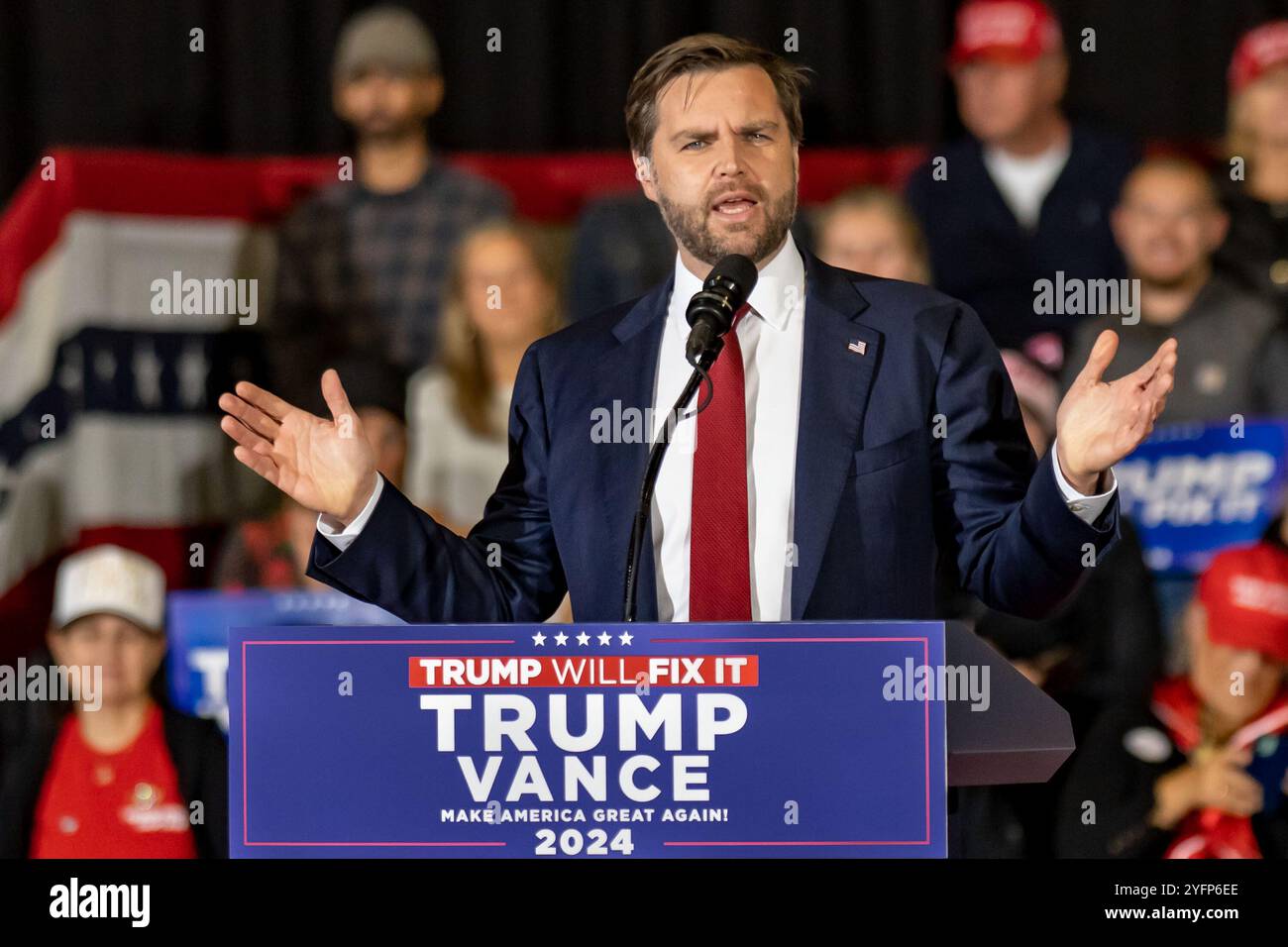 Atlanta, Georgia, USA. 04th Nov, 2024. Ohio Senator JD Vance speaks at ...