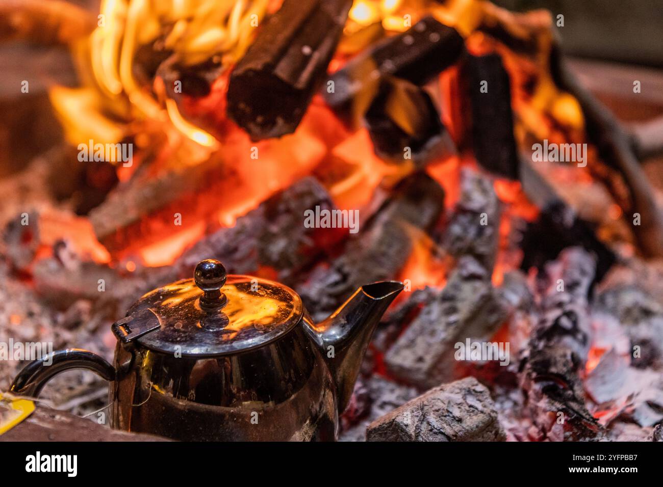 Tea pots on a fire in Saudi Arabia Stock Photo - Alamy