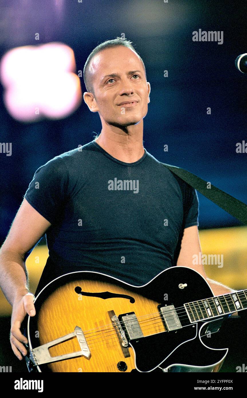 Verona 08/09/2001 : Raf,Italian singer,during the television show ...