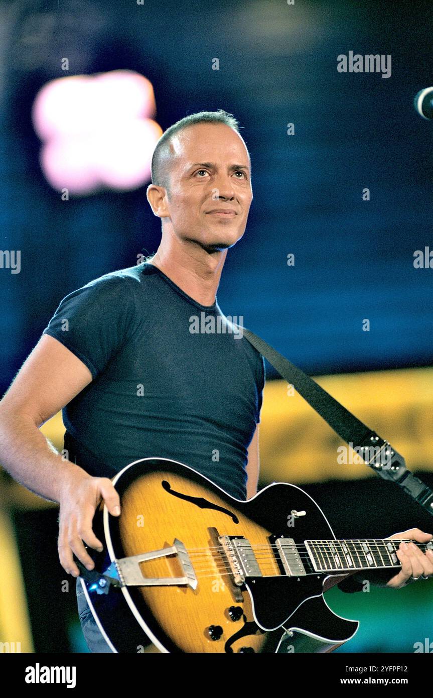 Verona 08/09/2001 : Raf,Italian singer,during the television show ...