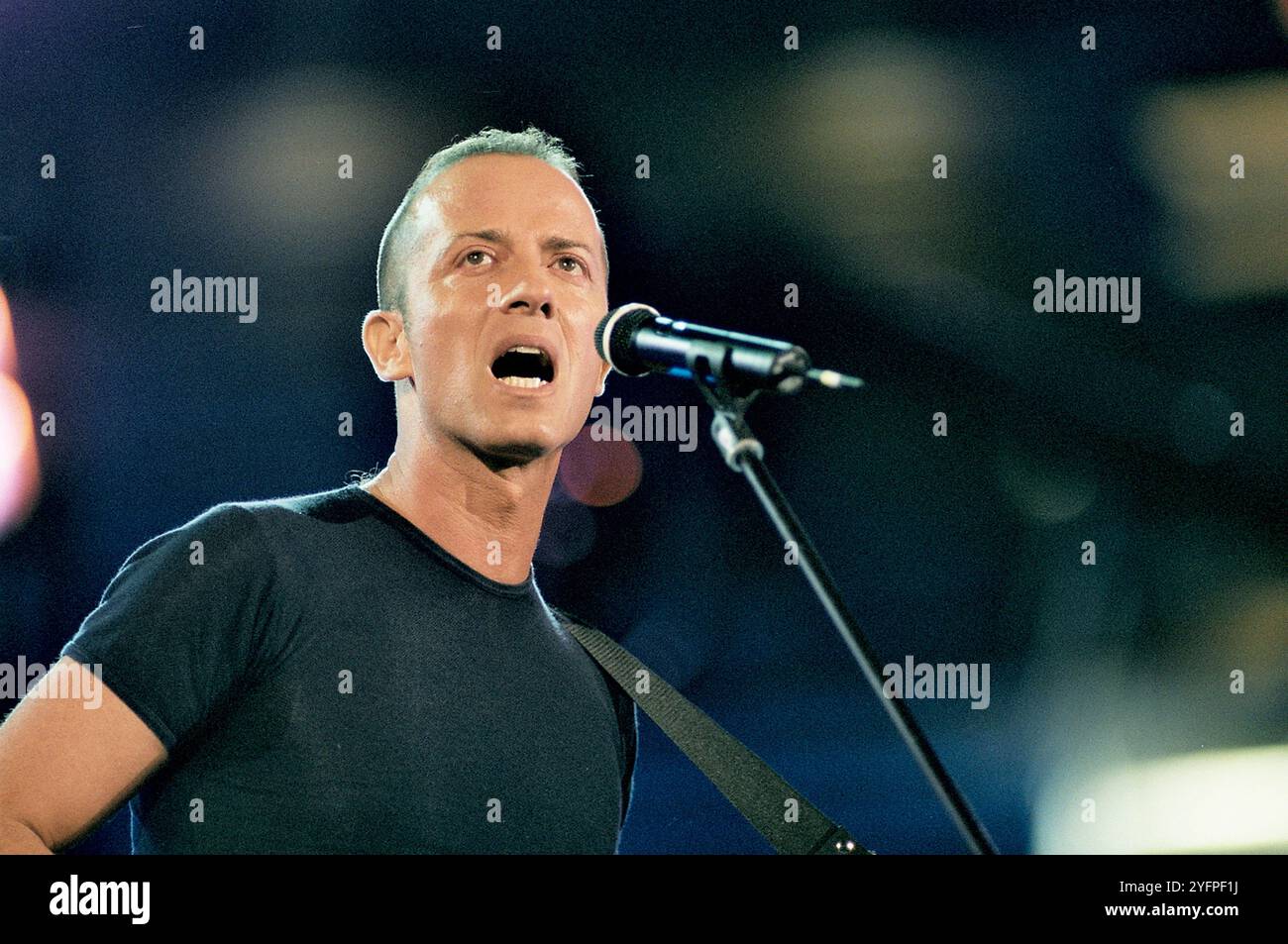 Verona 08/09/2001 : Raf,Italian singer,during the television show ...