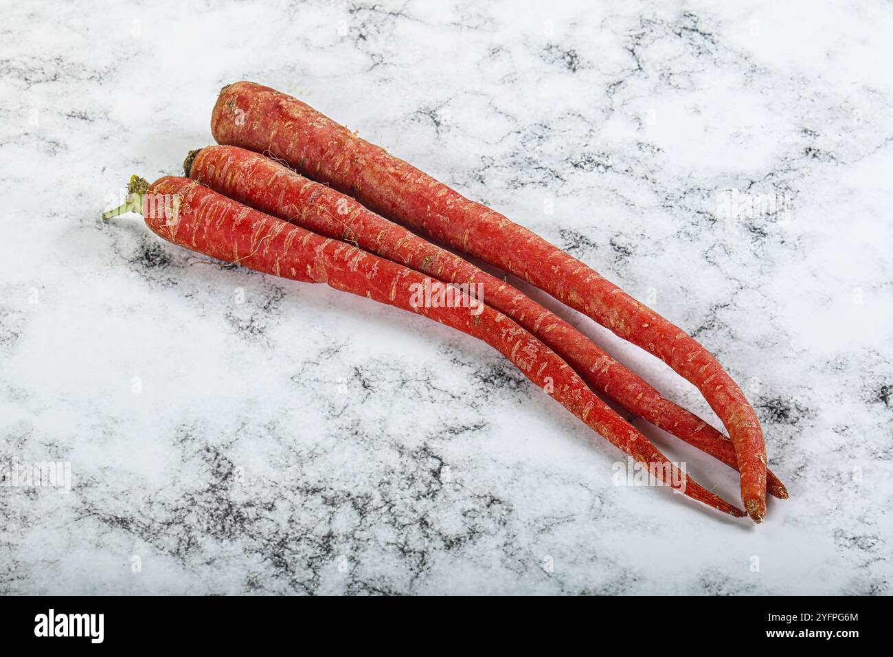 Raw ripe Indian red carrot root Stock Photo - Alamy