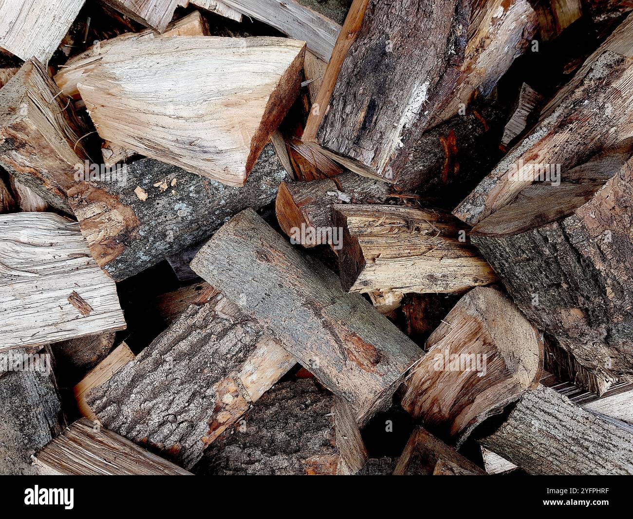 Close up of chopped wooden blocks for kindling Stock Photo - Alamy