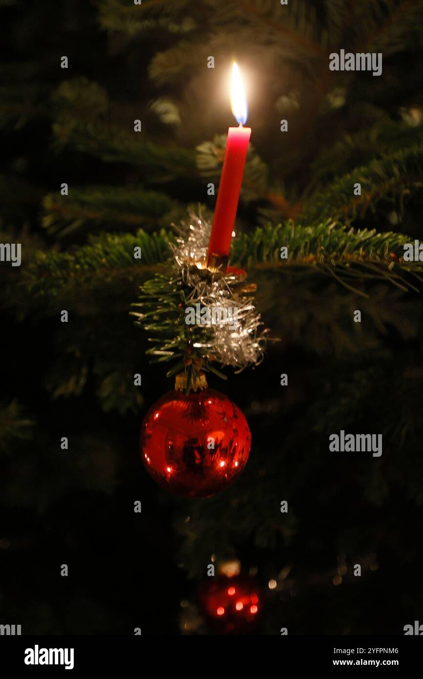 Christmas tree decorated with ornaments and lights Stock Photo - Alamy