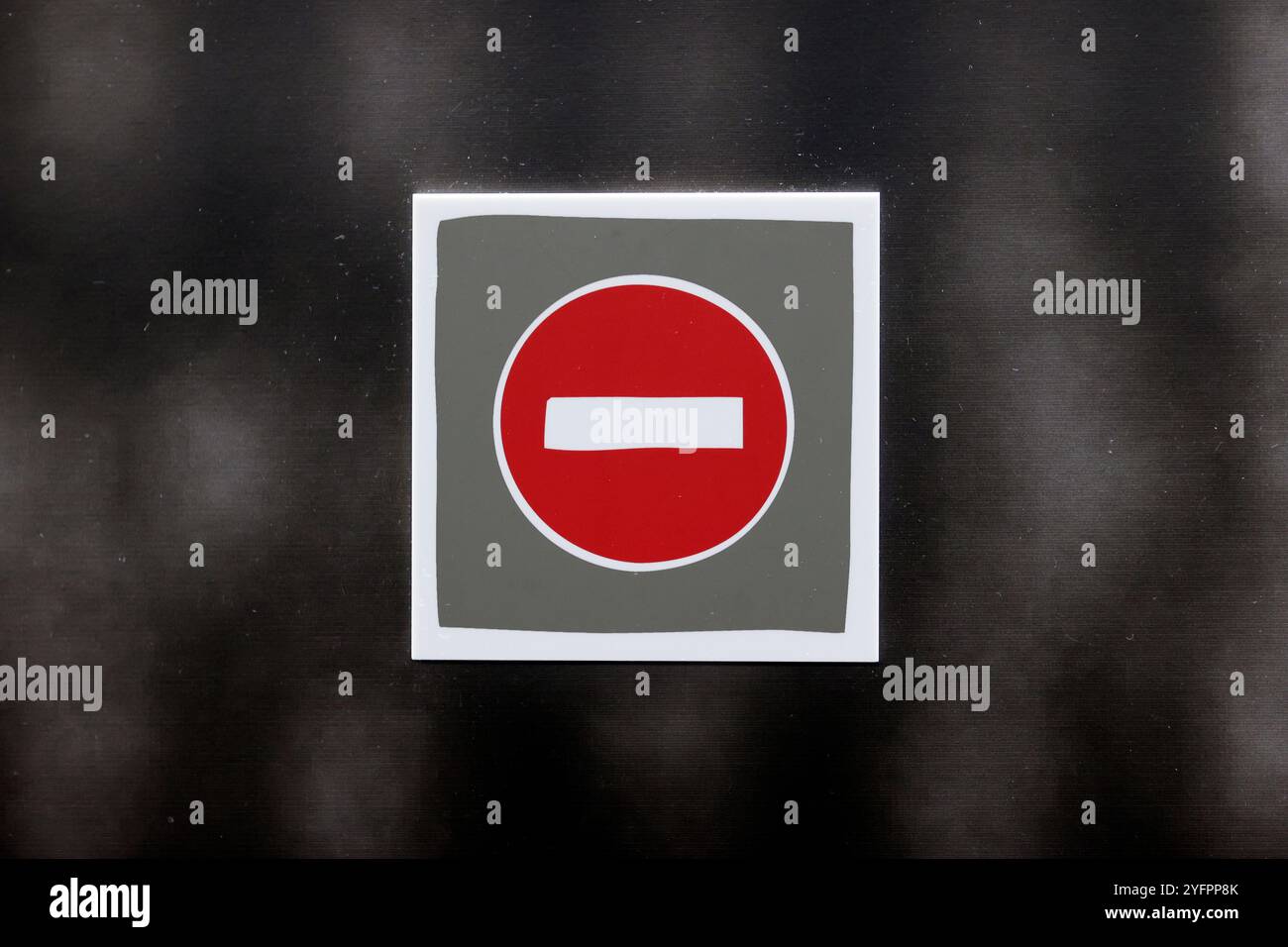 No entry sign on glass shop door. France Stock Photo - Alamy