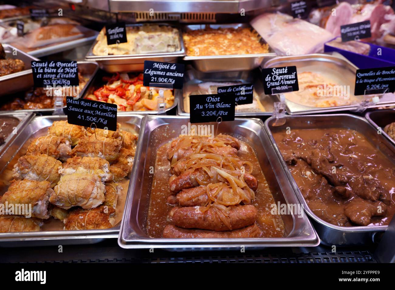 Luxury grocery store. Cooked meals. France Stock Photo - Alamy