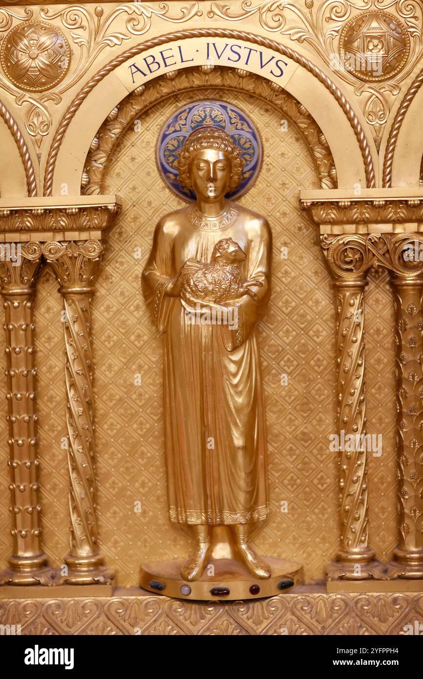 Abel at altar hi-res stock photography and images - Alamy