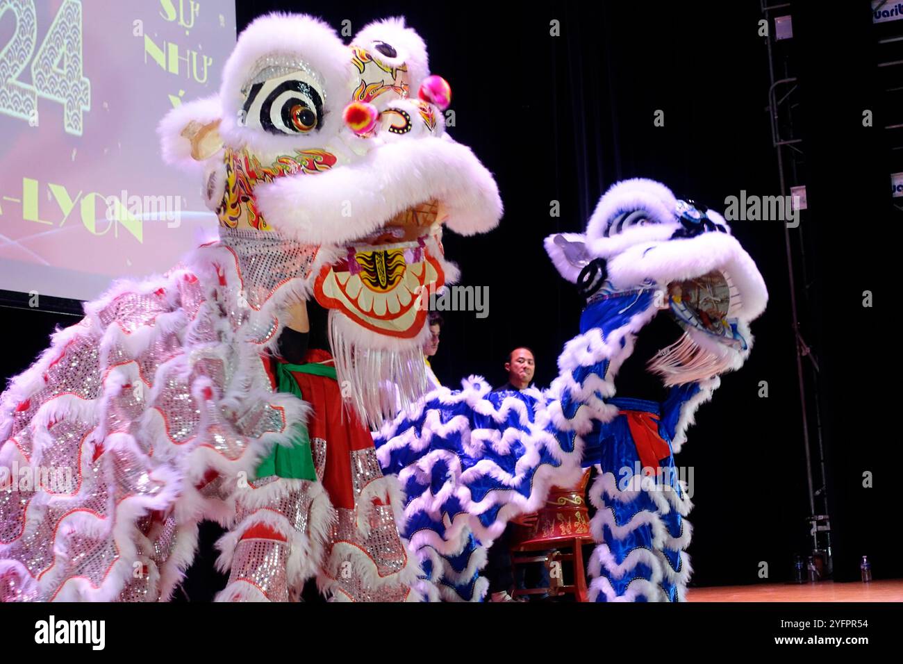 Lion dance festival hi-res stock photography and images - Alamy