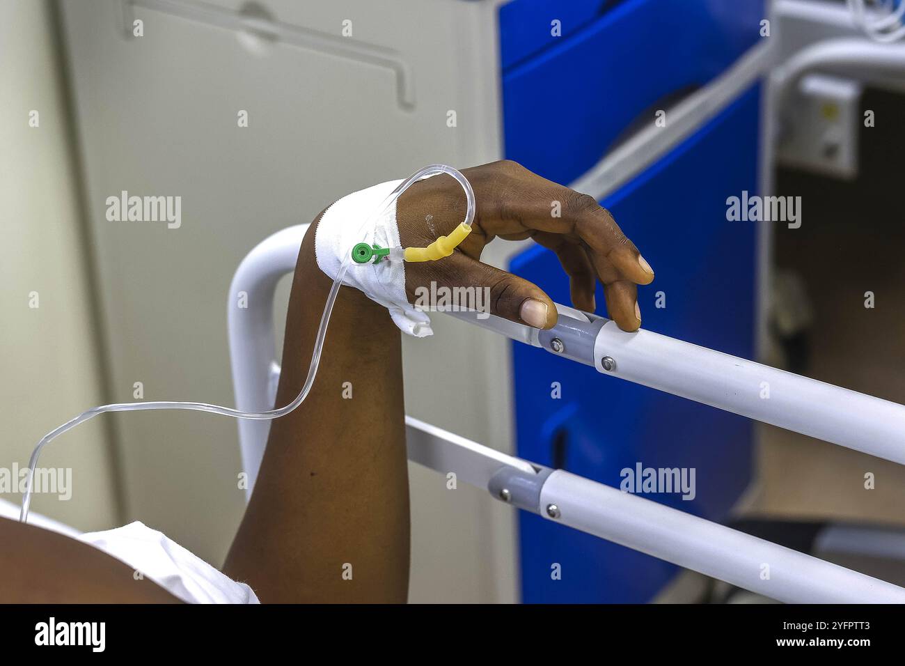 African woman in hospital bed hi-res stock photography and images - Alamy