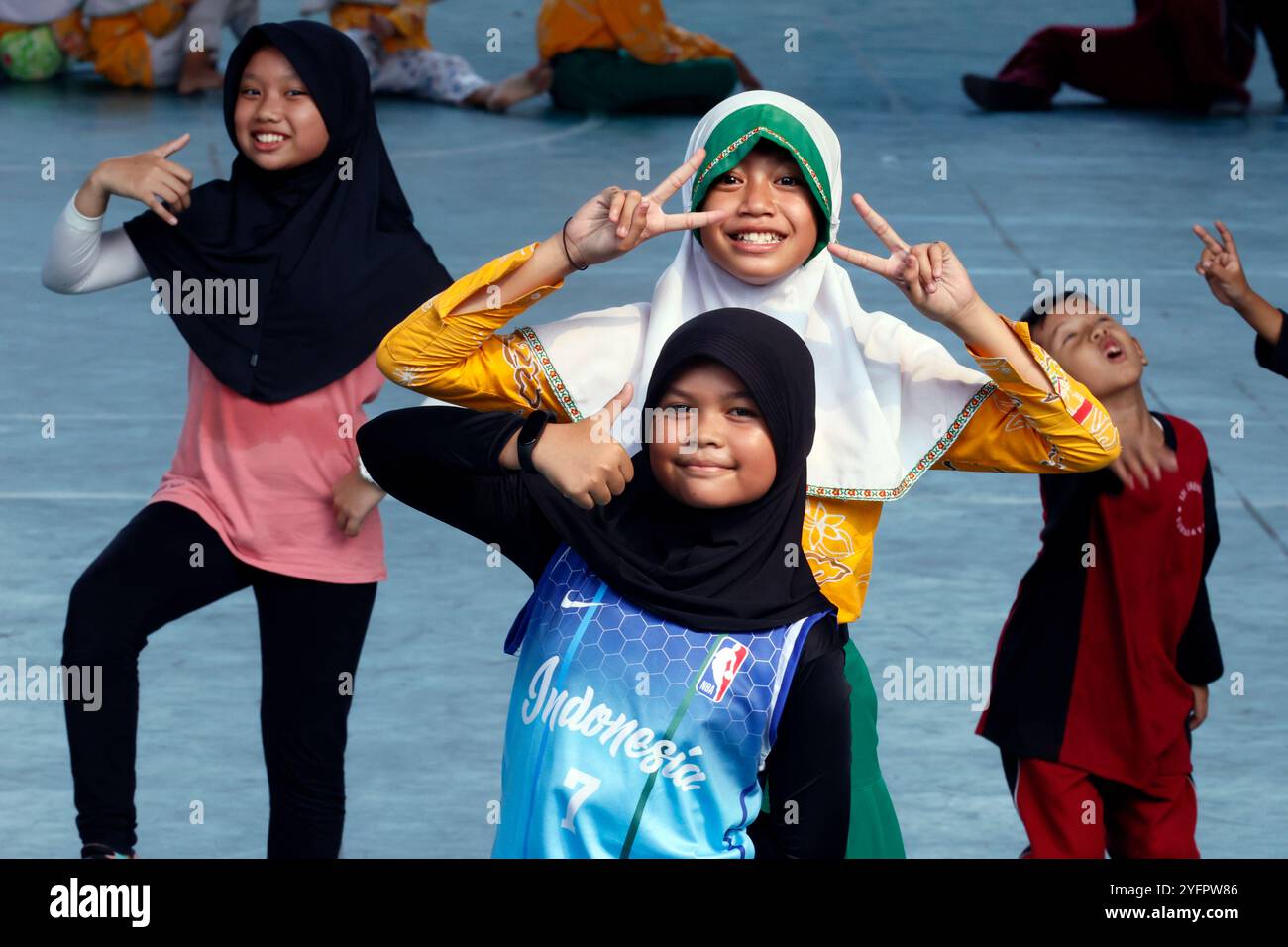 Indonesian girls wearing the traditional Islamic hijab veil. Indonesia ...