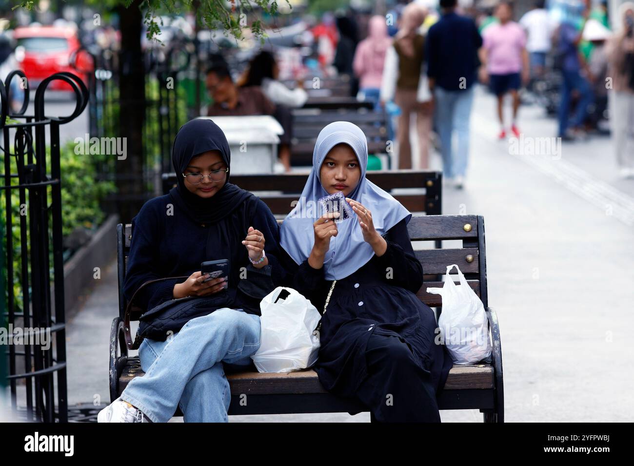 Young indonesian women wearing the traditional Islamic hijab veil ...