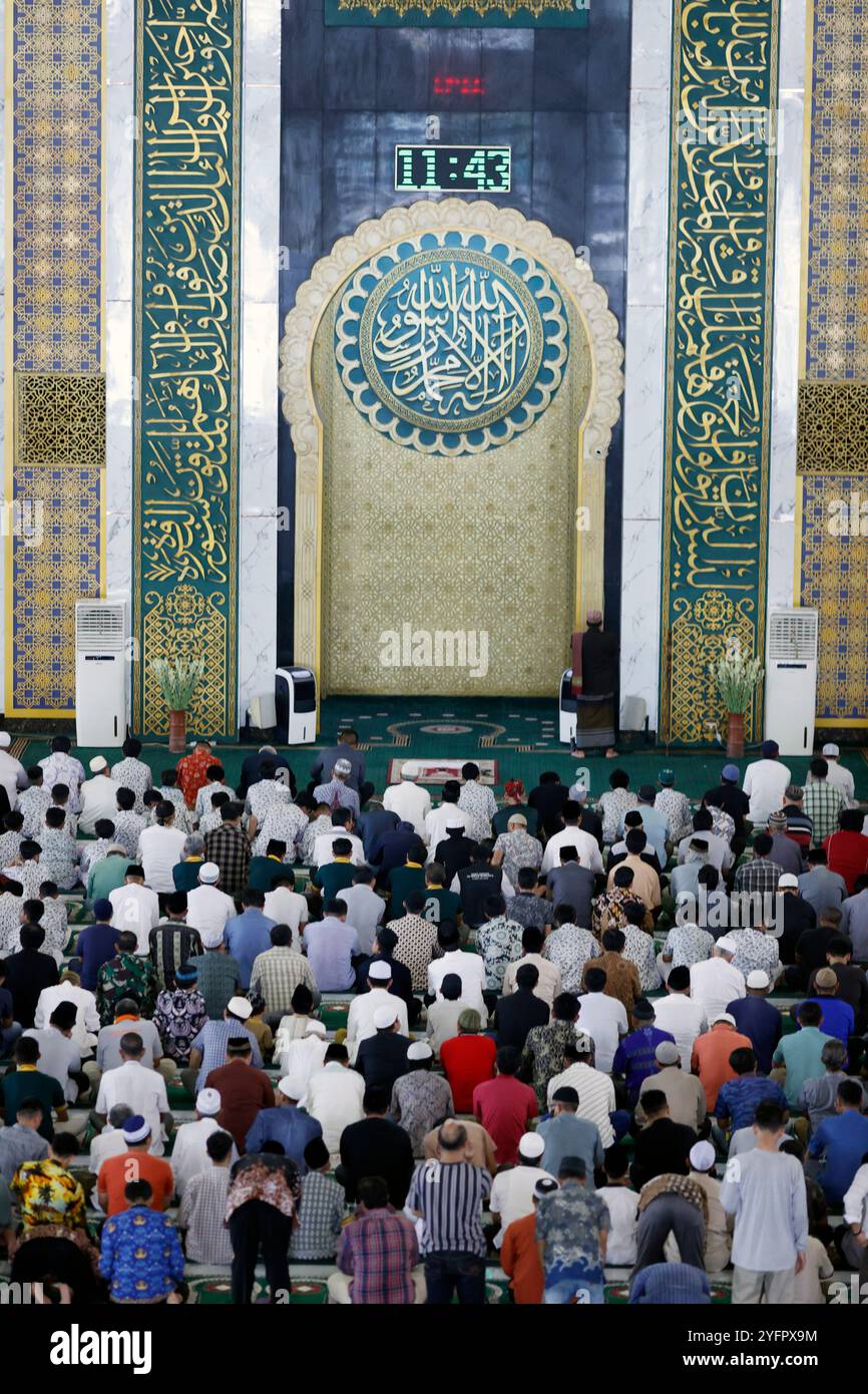 Al Akbar Surabaya National Mosque. Muslim men praying together at ...