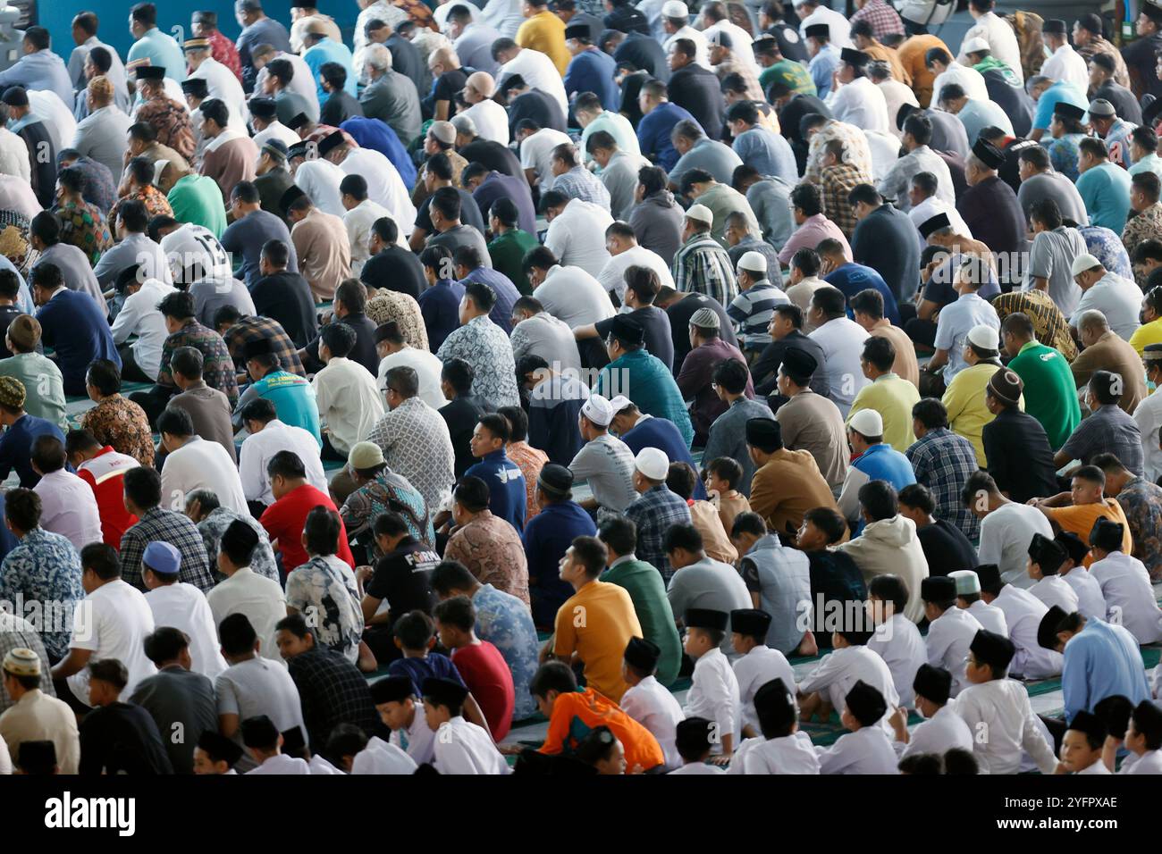 Al Akbar Surabaya National Mosque. Muslim men praying together at ...