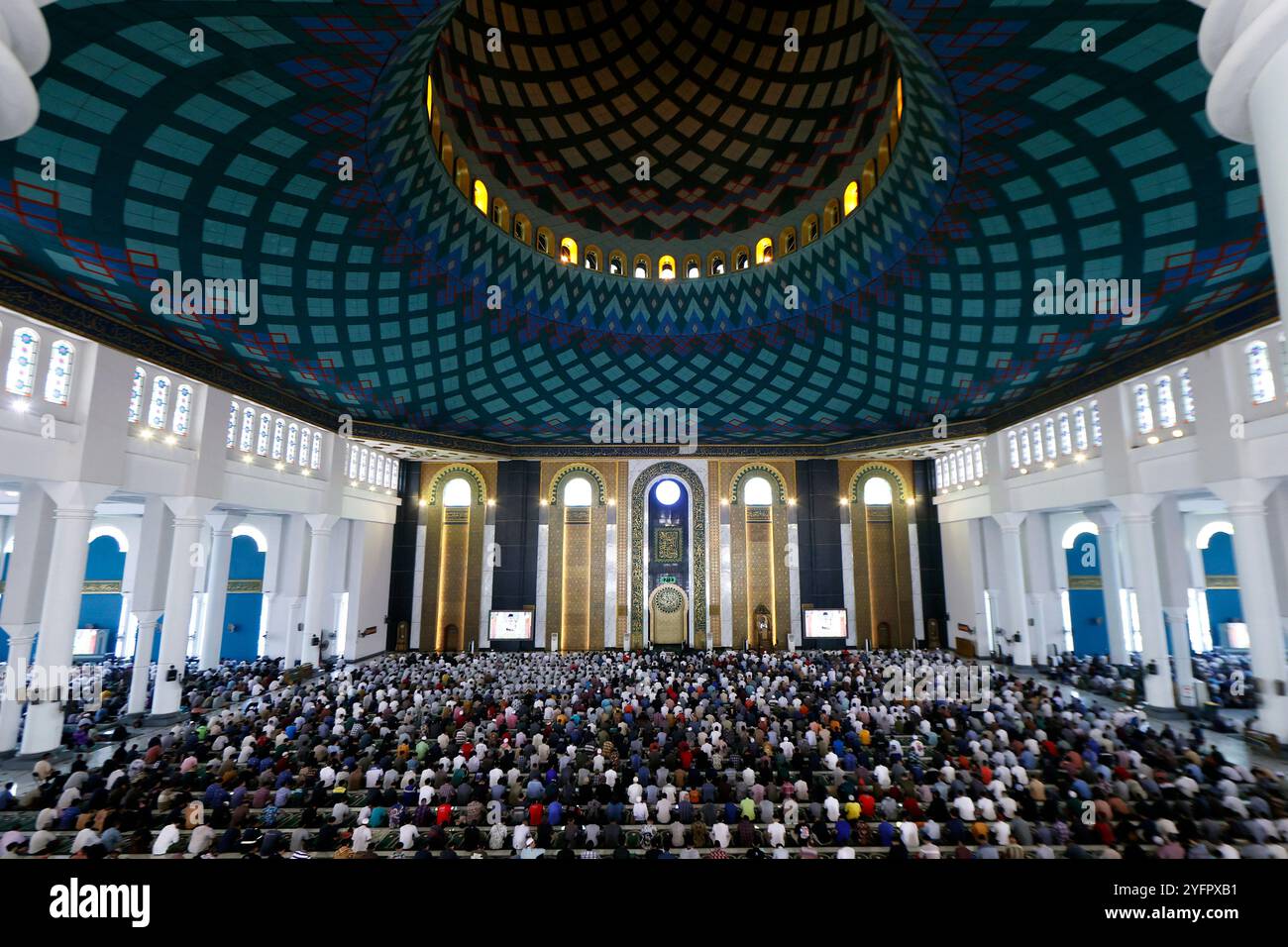 Al Akbar Surabaya National Mosque. Muslim men praying together at ...
