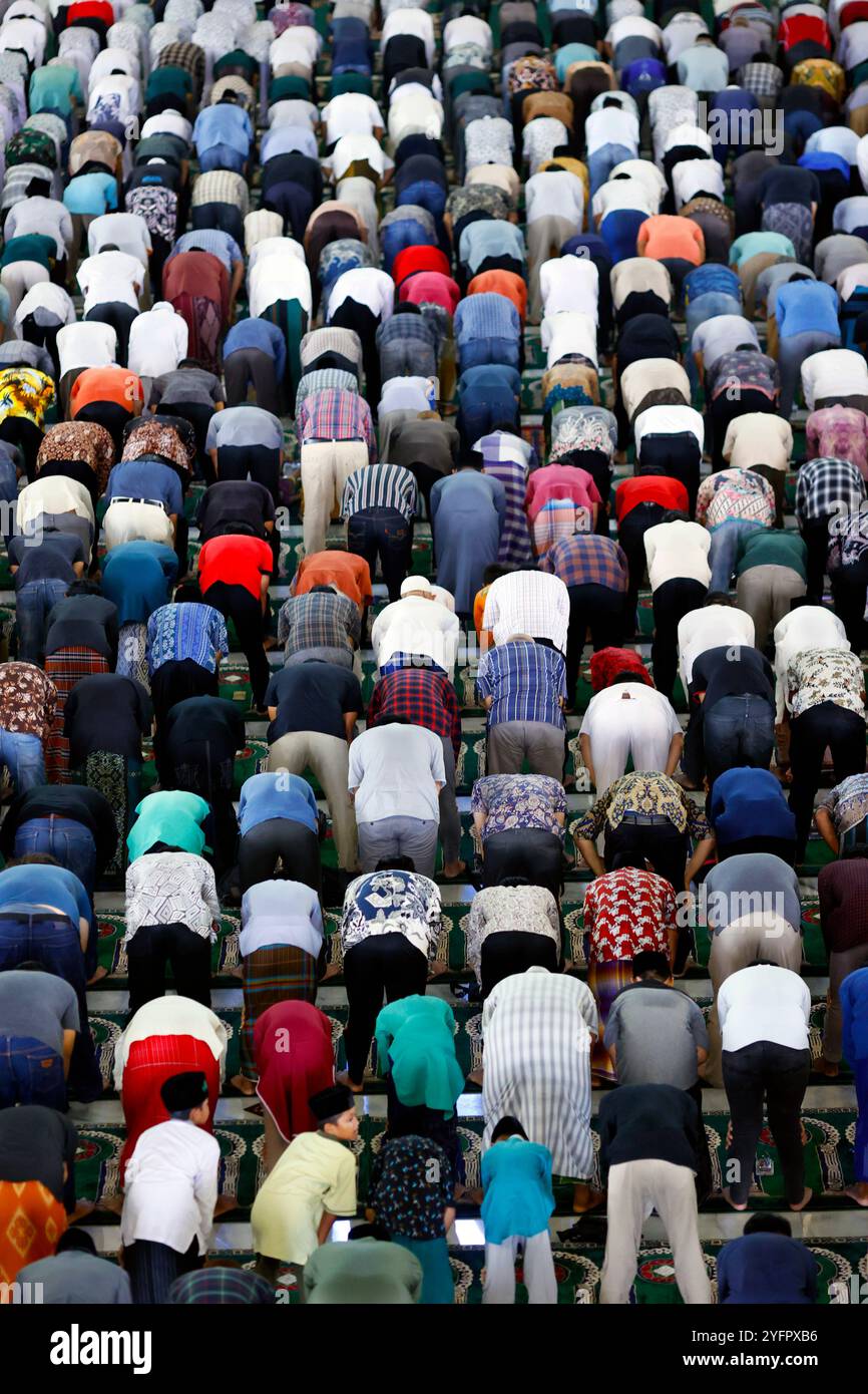Al Akbar Surabaya National Mosque. Muslim men praying together at ...
