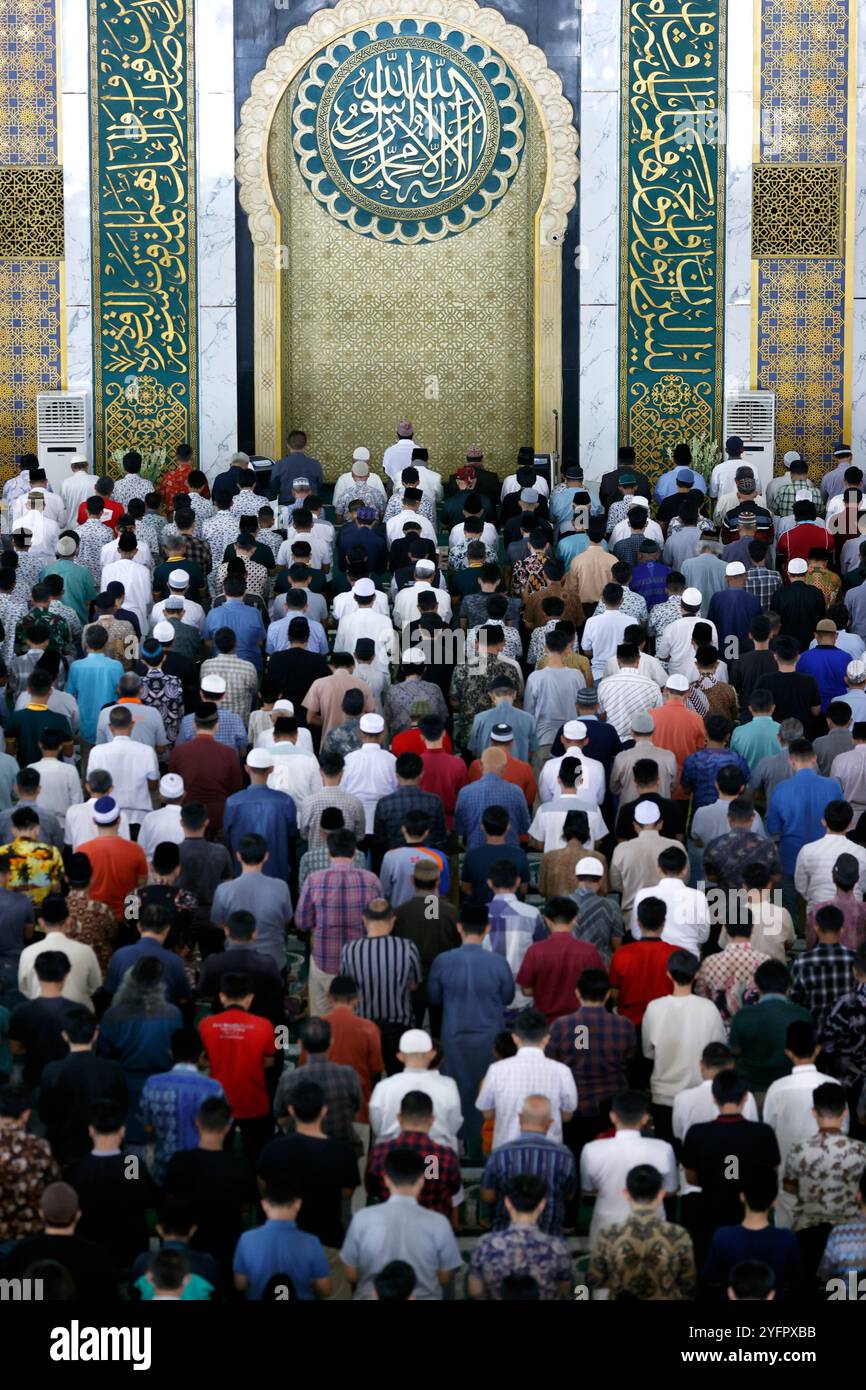 Al Akbar Surabaya National Mosque. Muslim men praying together at ...