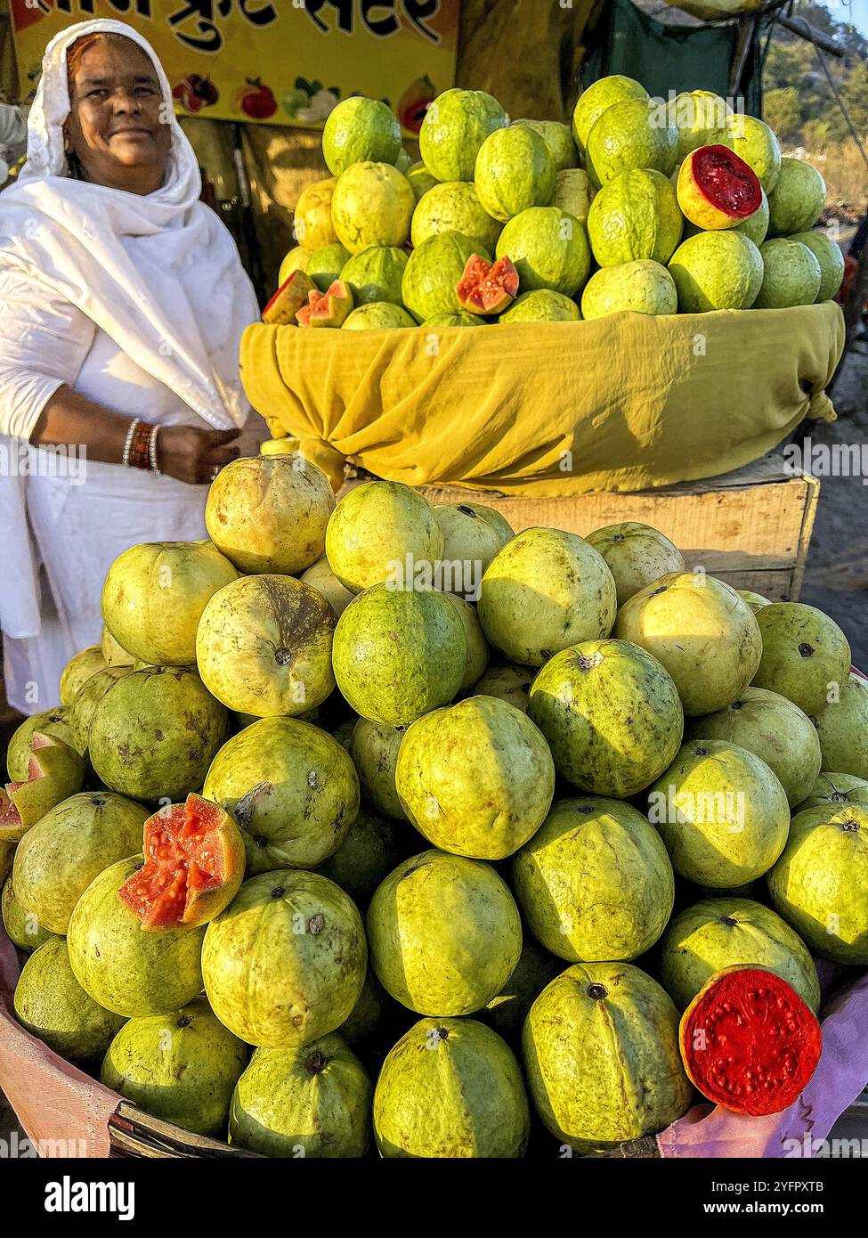Shopkeeper selling hi-res stock photography and images - Alamy