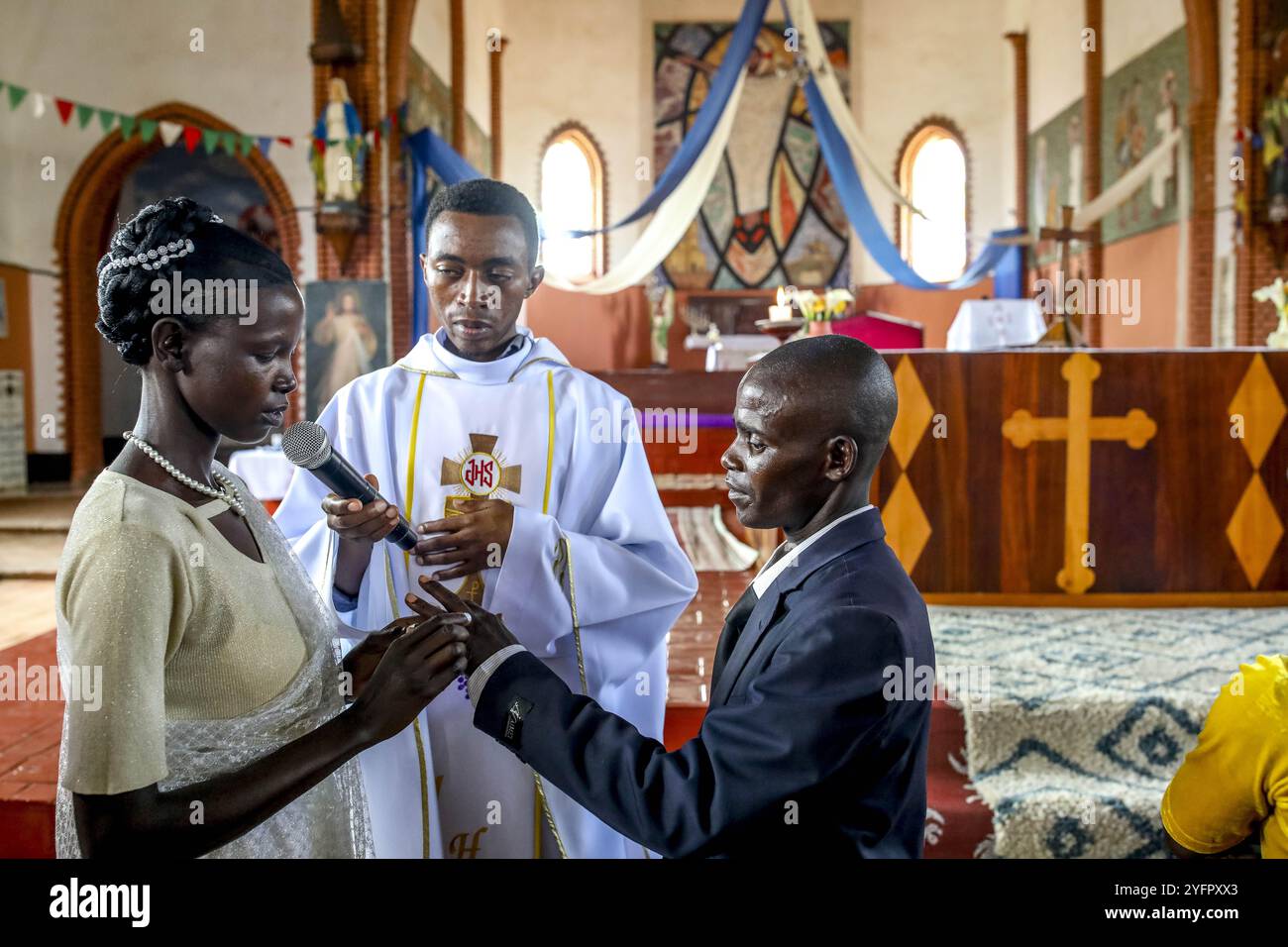 Catholic wedding african hi-res stock photography and images - Alamy