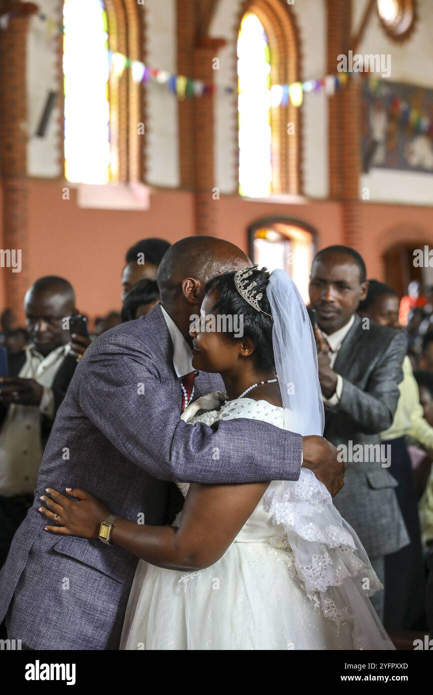 Wedding in Kabagayi cathedral, Rwanda Stock Photo - Alamy