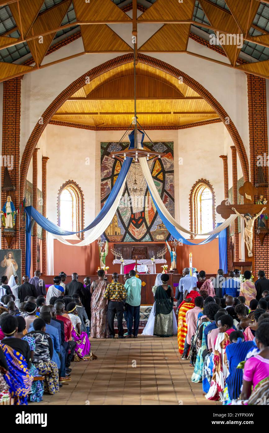 Weddings in Kabagayi cathedral, Rwanda Stock Photo - Alamy