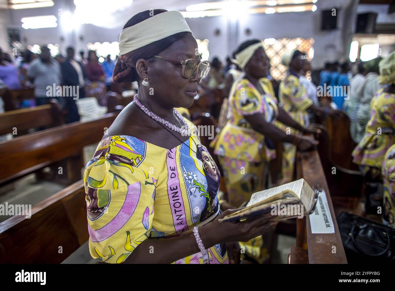 Mass in St Anthony’s catholic church, Hanoukope, Lome, Togo Stock Photo ...