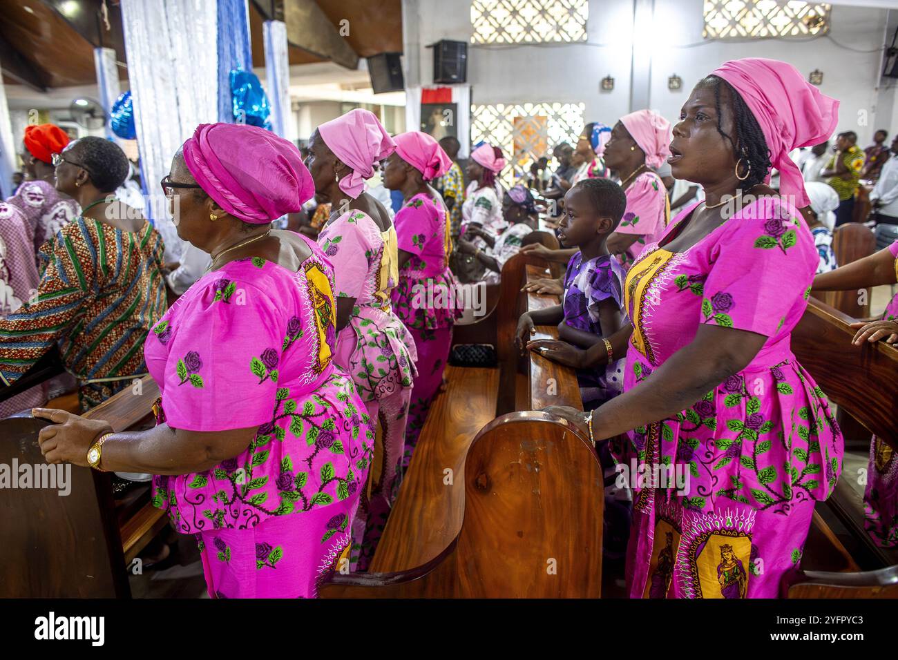 Mass in St Anthony’s catholic church, Hanoukope, Lome, Togo Stock Photo ...