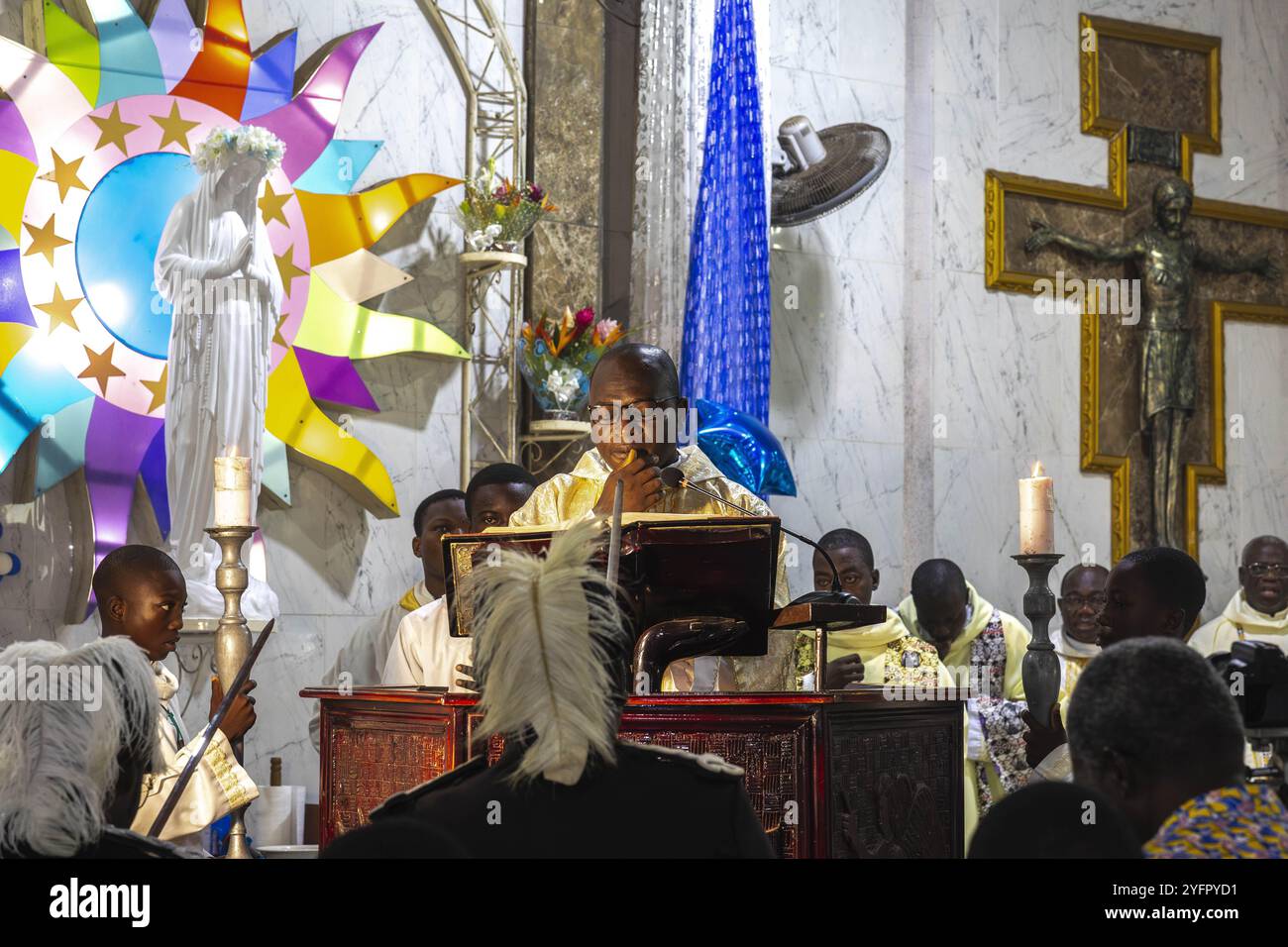 Mass in St Anthony’s catholic church, Hanoukope, Lome, Togo Stock Photo ...