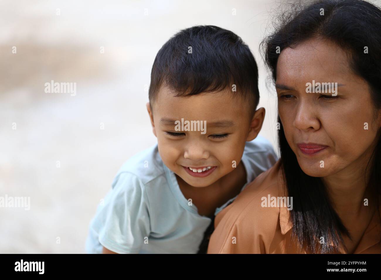 Child in a loving family hi-res stock photography and images - Alamy