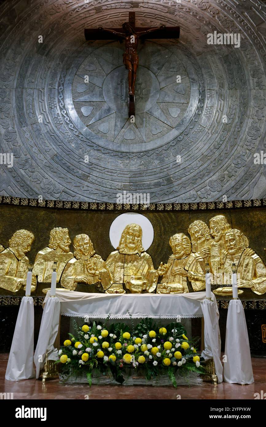 Tan Hoa Church. Jesus offering communion to His Apostles at the Last ...