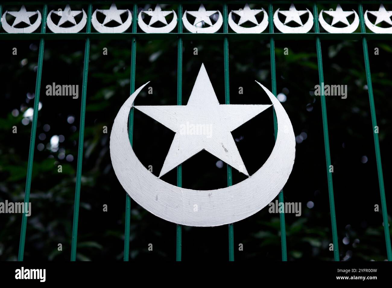 Star and crescent. Symbol of Islam on a mosque Stock Photo - Alamy