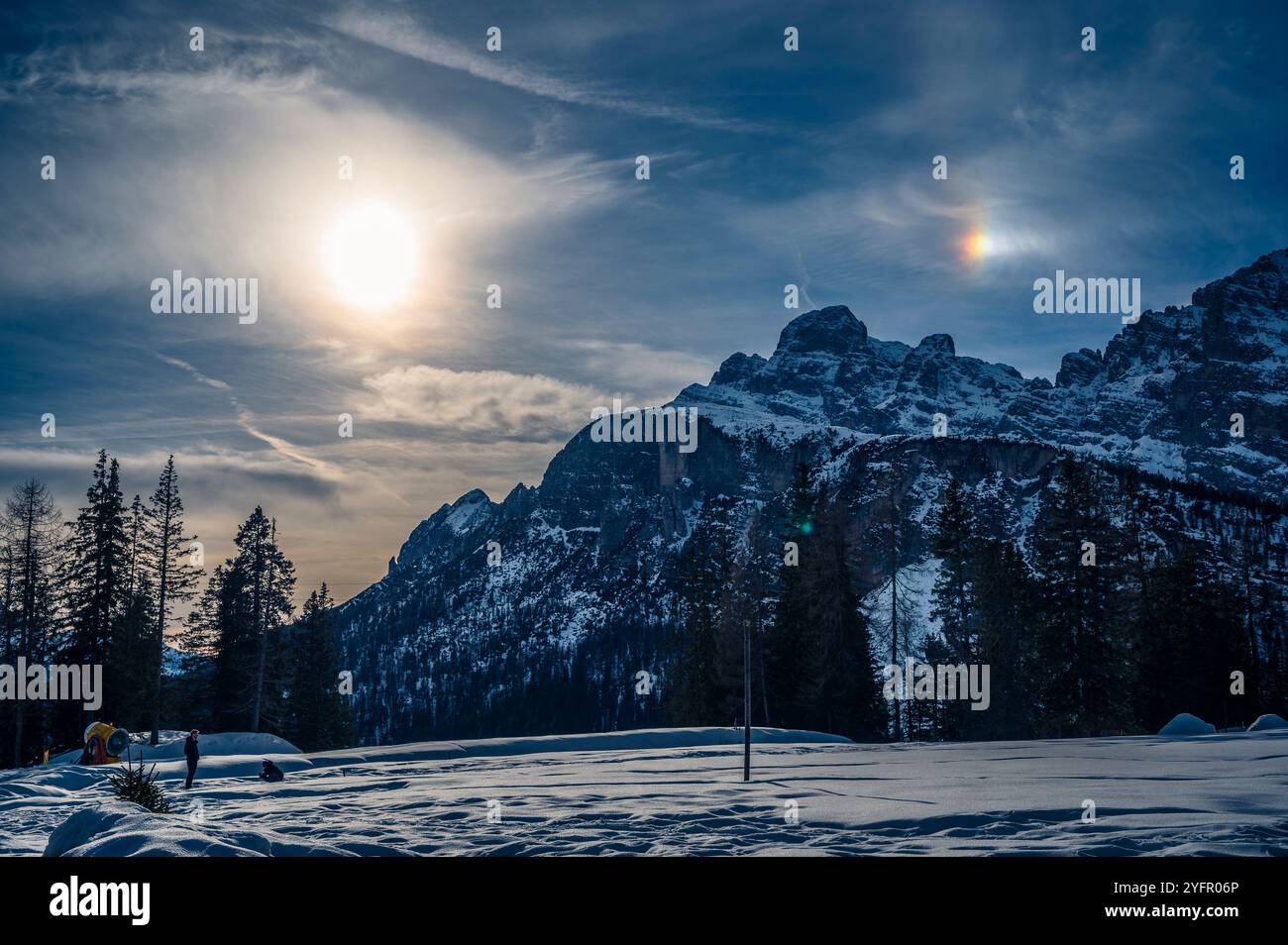 Dolomites at sunset. Winter and clear atmosphere between peaks and ...